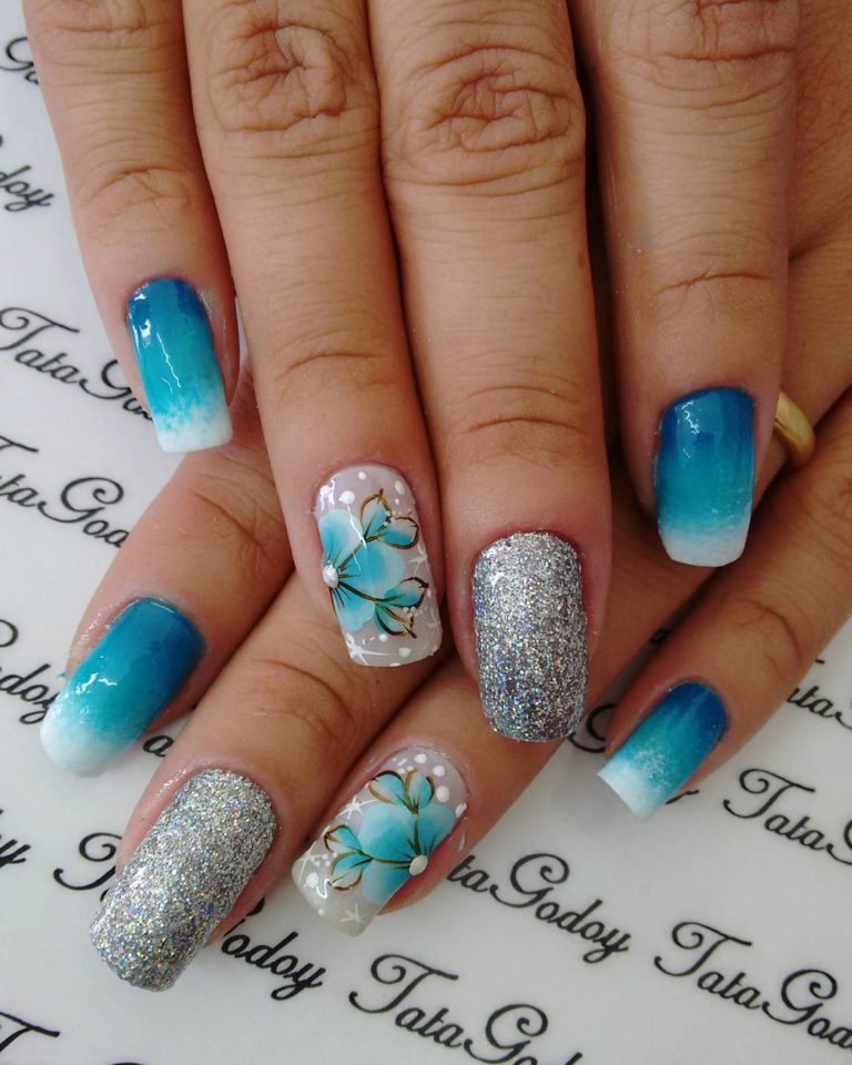 37 unhas com esmalte azul claro lindas e delicadas