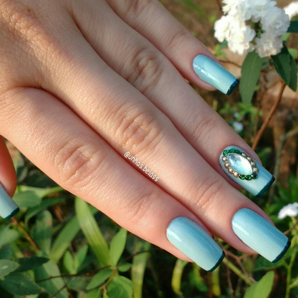 37 unhas com esmalte azul claro lindas e delicadas