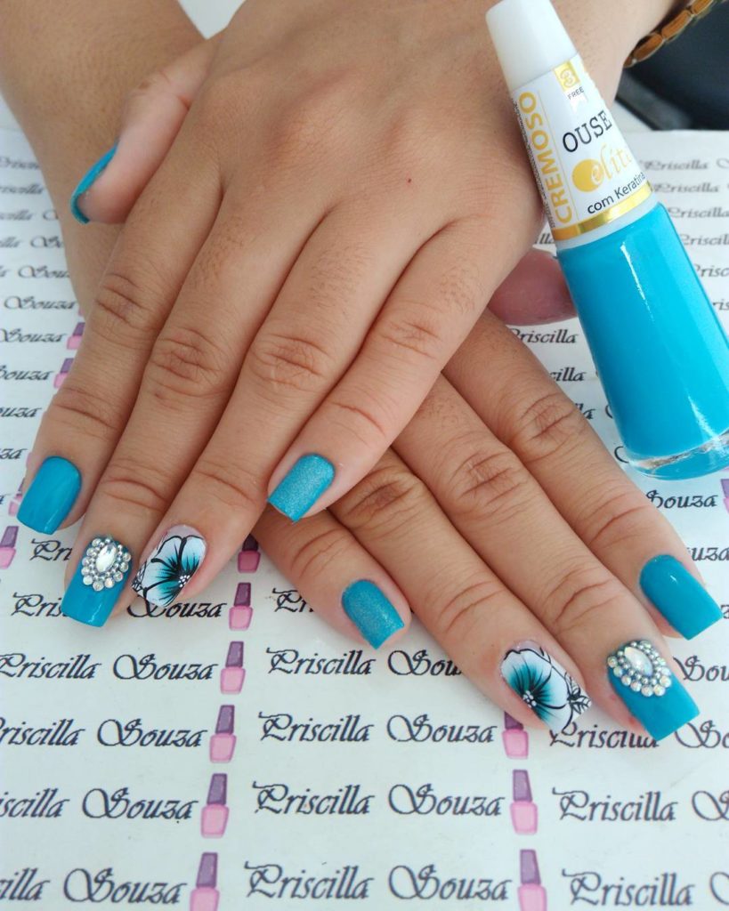37 unhas com esmalte azul claro lindas e delicadas