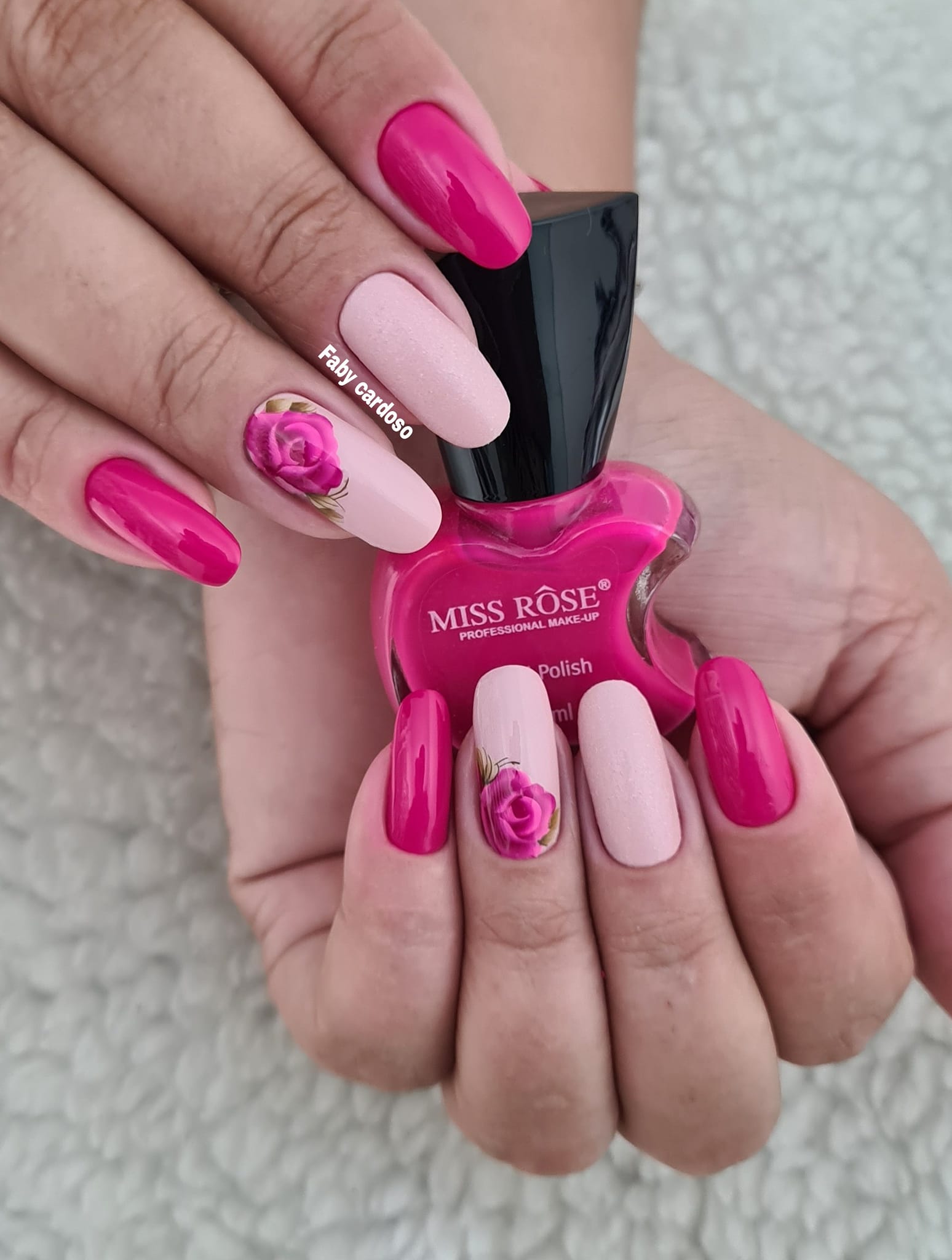 31 Modelos de unhas em rosa para você se inspirar!!!